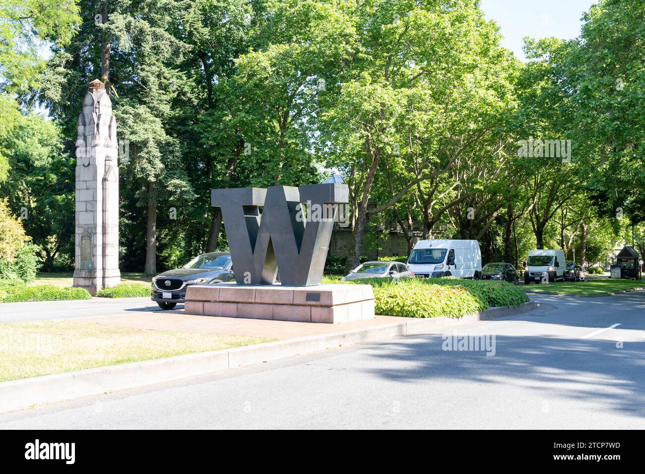 ‘W’ logo at University of Washington in Seattle, WA, USA Stock Photo ...