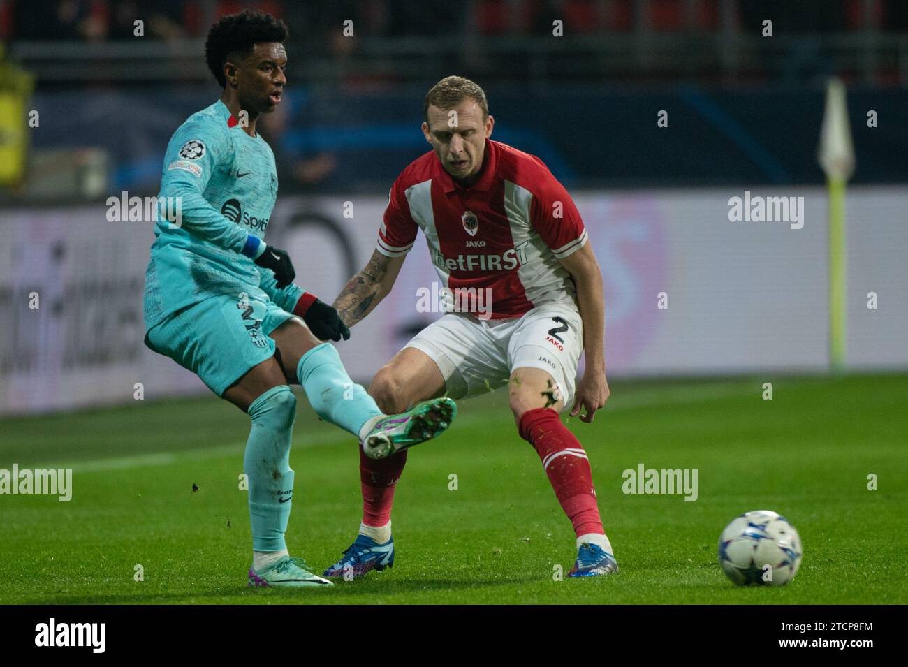 Antwerp, Belgium. 14th Dec, 2023. Alejandro Balde of Barcelona and ...