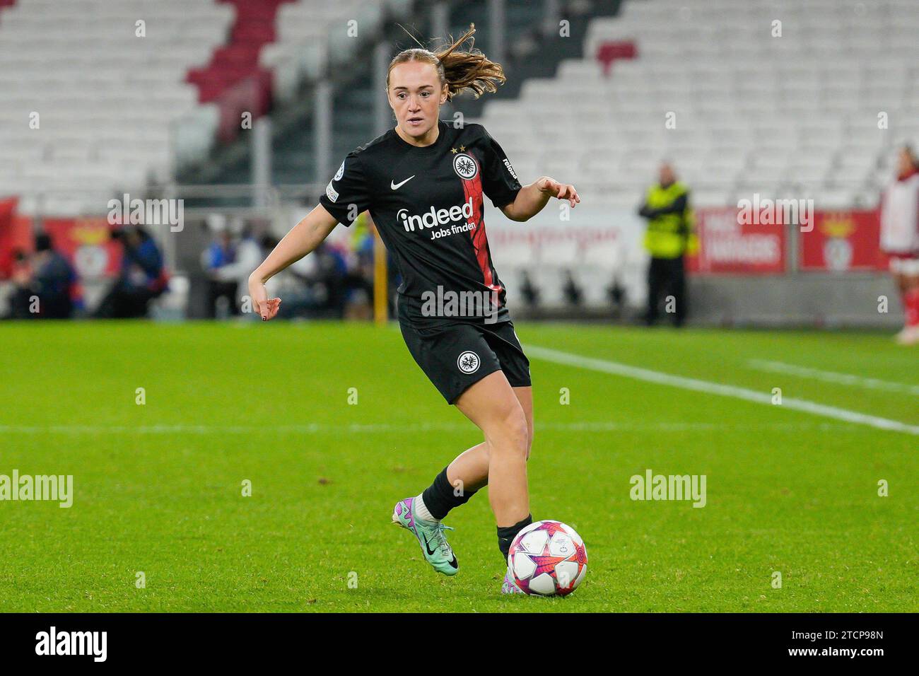 Lisbon, Portugal. 13th Dec, 2023. Lisanne Graewe of SG Eintracht ...