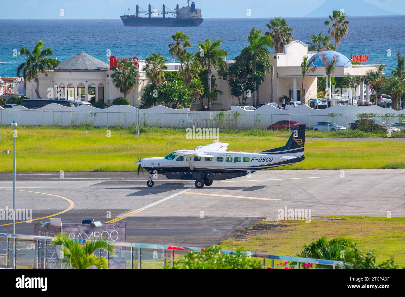 St. Barth Commuter Cessna 208B Grand Caravan takeoff on Princess ...