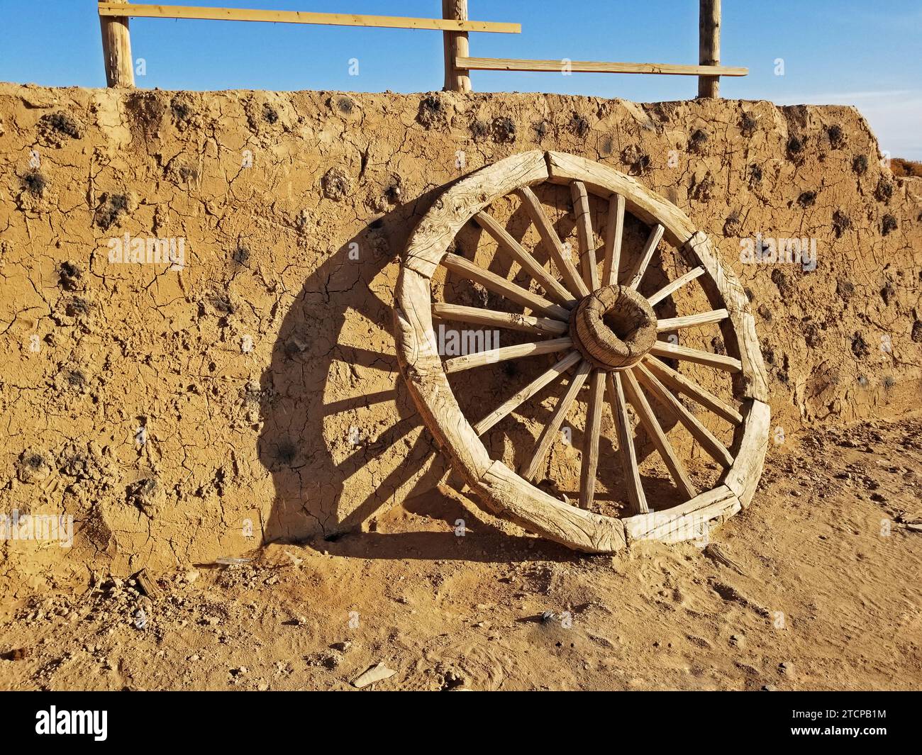 Leaning wagon wheel hi-res stock photography and images - Alamy