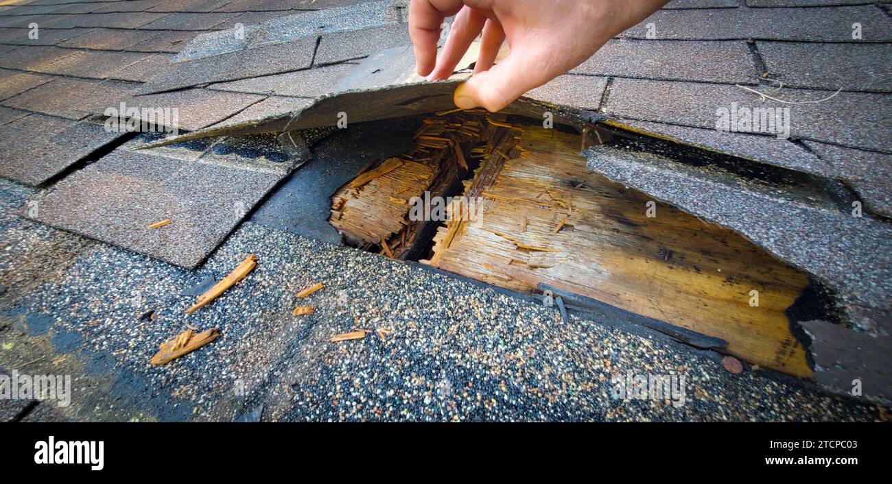 Asphalt shingles hi-res stock photography and images - Alamy