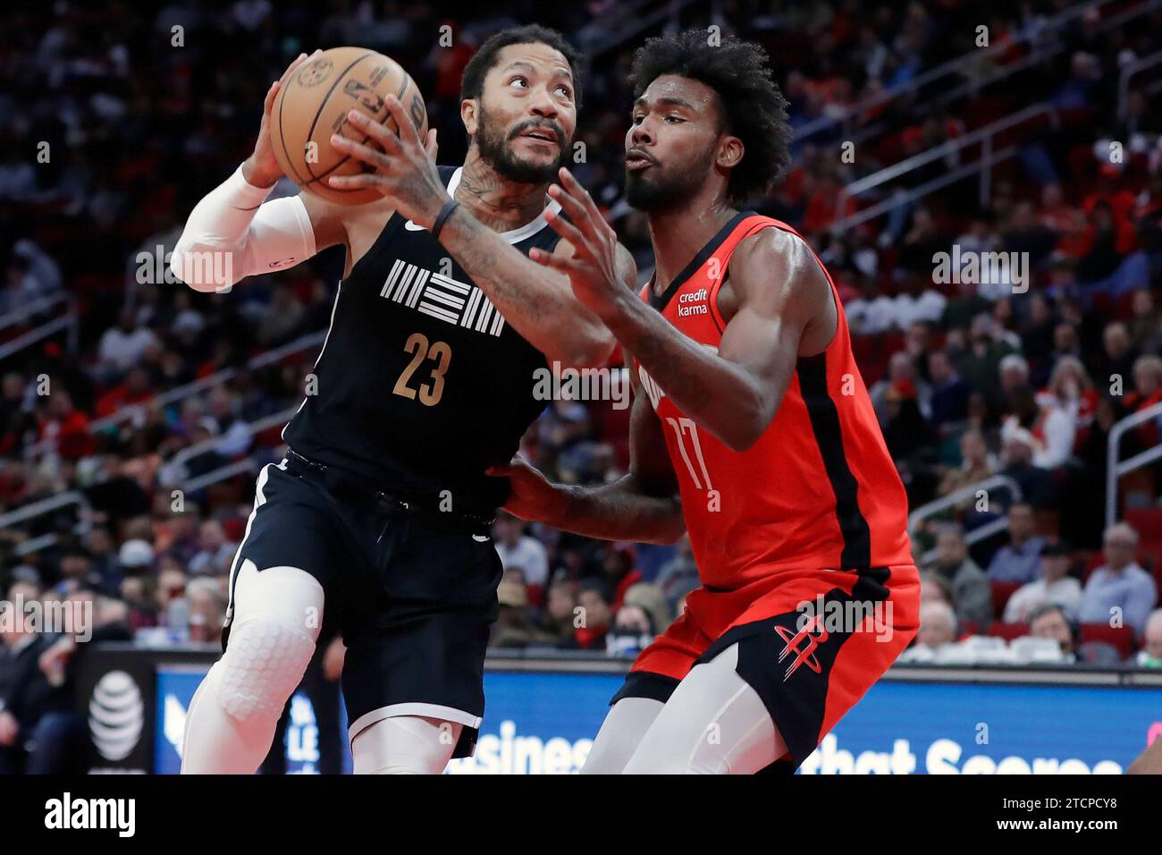 Memphis Grizzlies guard Derrick Rose (23) drives to the basket as Houston Rockets forward Tari ...