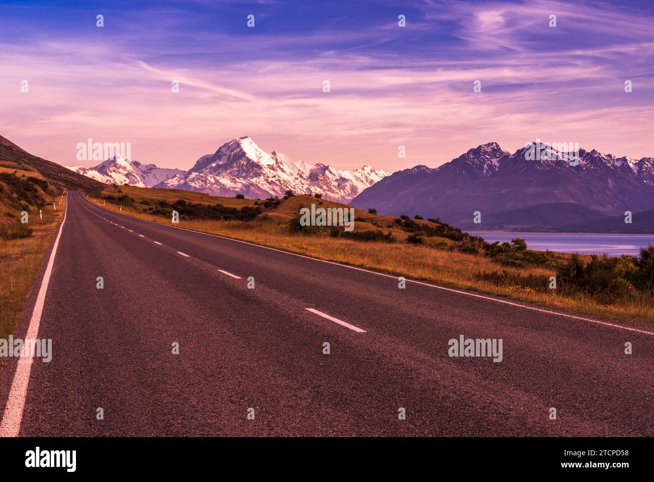 Mount Cook and highway above Lake Pukaki, Aoraki Mount Cook National ...
