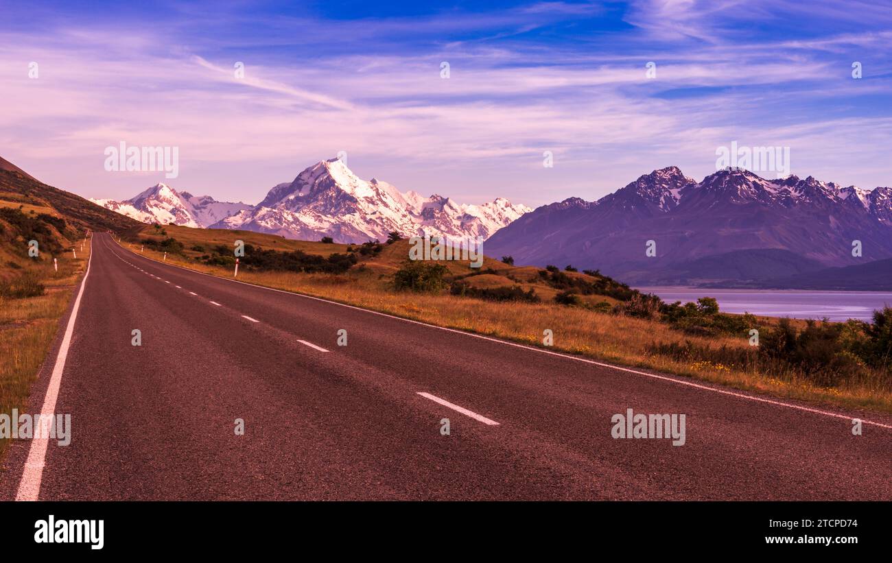 Mount Cook and highway above Lake Pukaki, Aoraki Mount Cook National ...