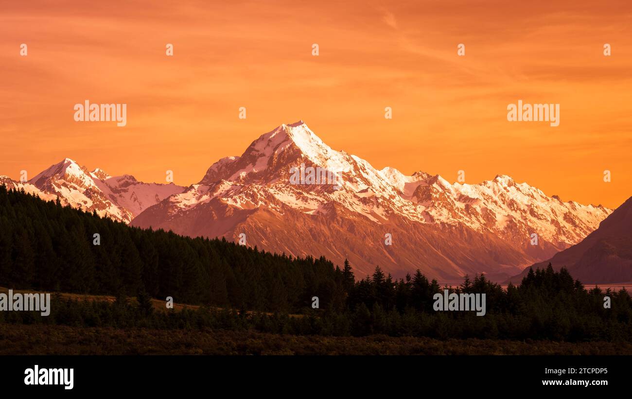 Morning light on Mount Cook, Aoraki Mount Cook National Park, South ...