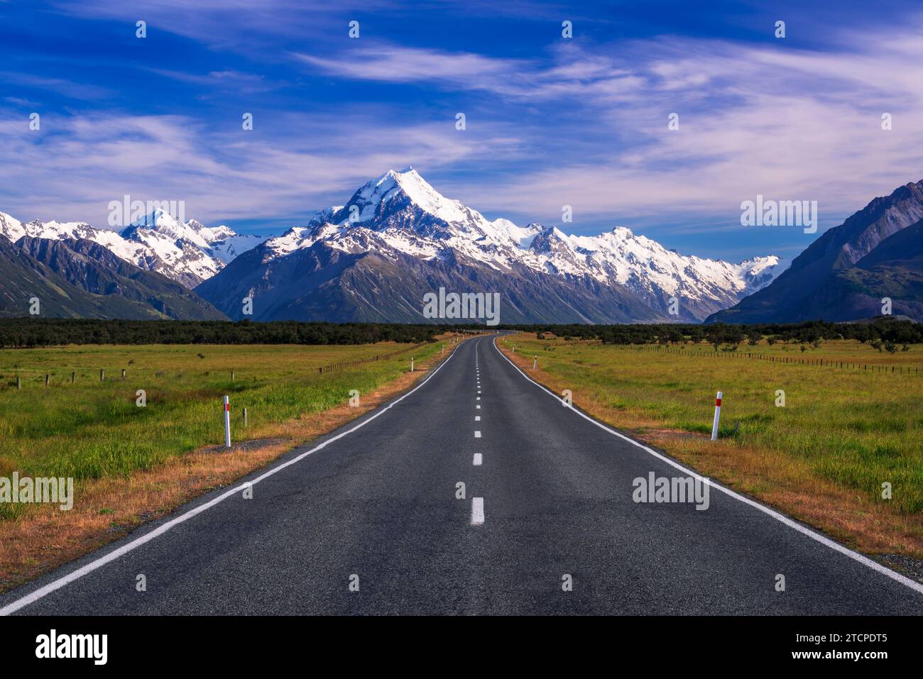 Highway leading to Mount Cook, Aoraki Mount Cook National Park, South ...
