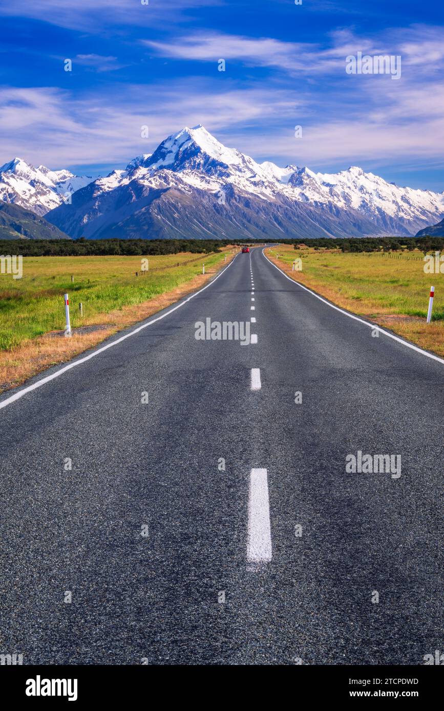 Highway leading to Mount Cook, Aoraki Mount Cook National Park, South ...