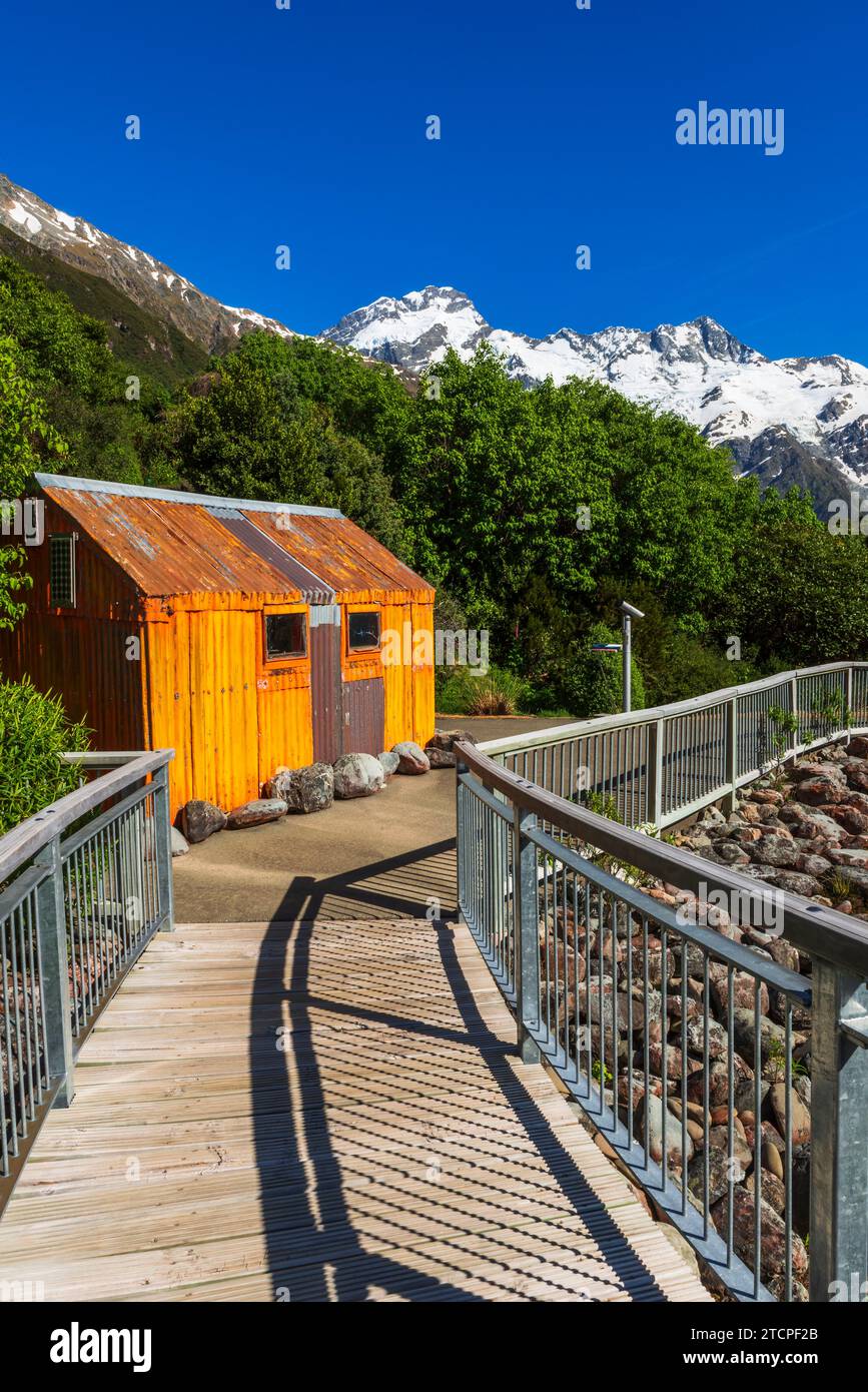 Historic alpine hut, Aoraki Mount Cook National Park, South Island, New ...
