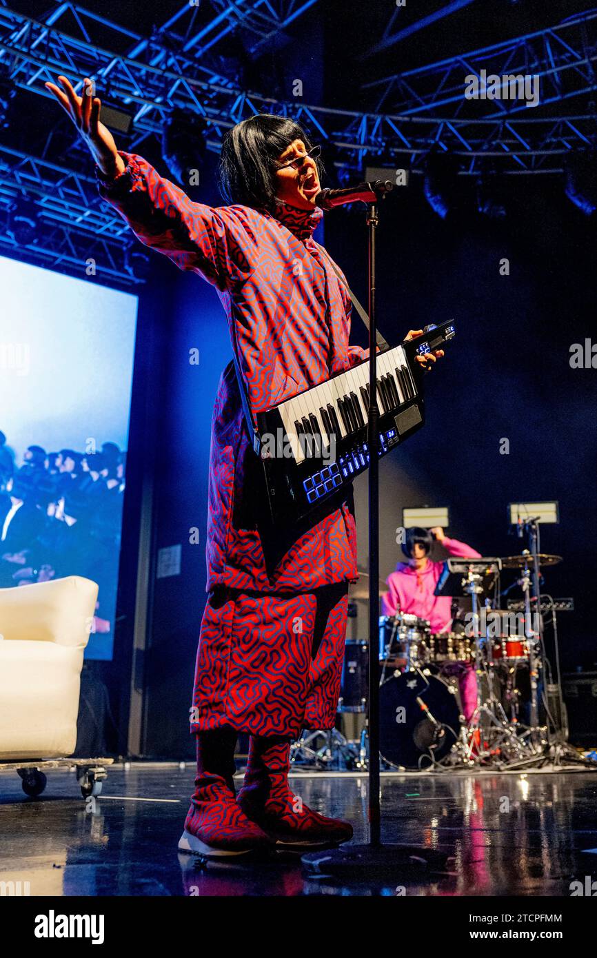 Oliver tree keyboard play hi-res stock photography and images - Alamy