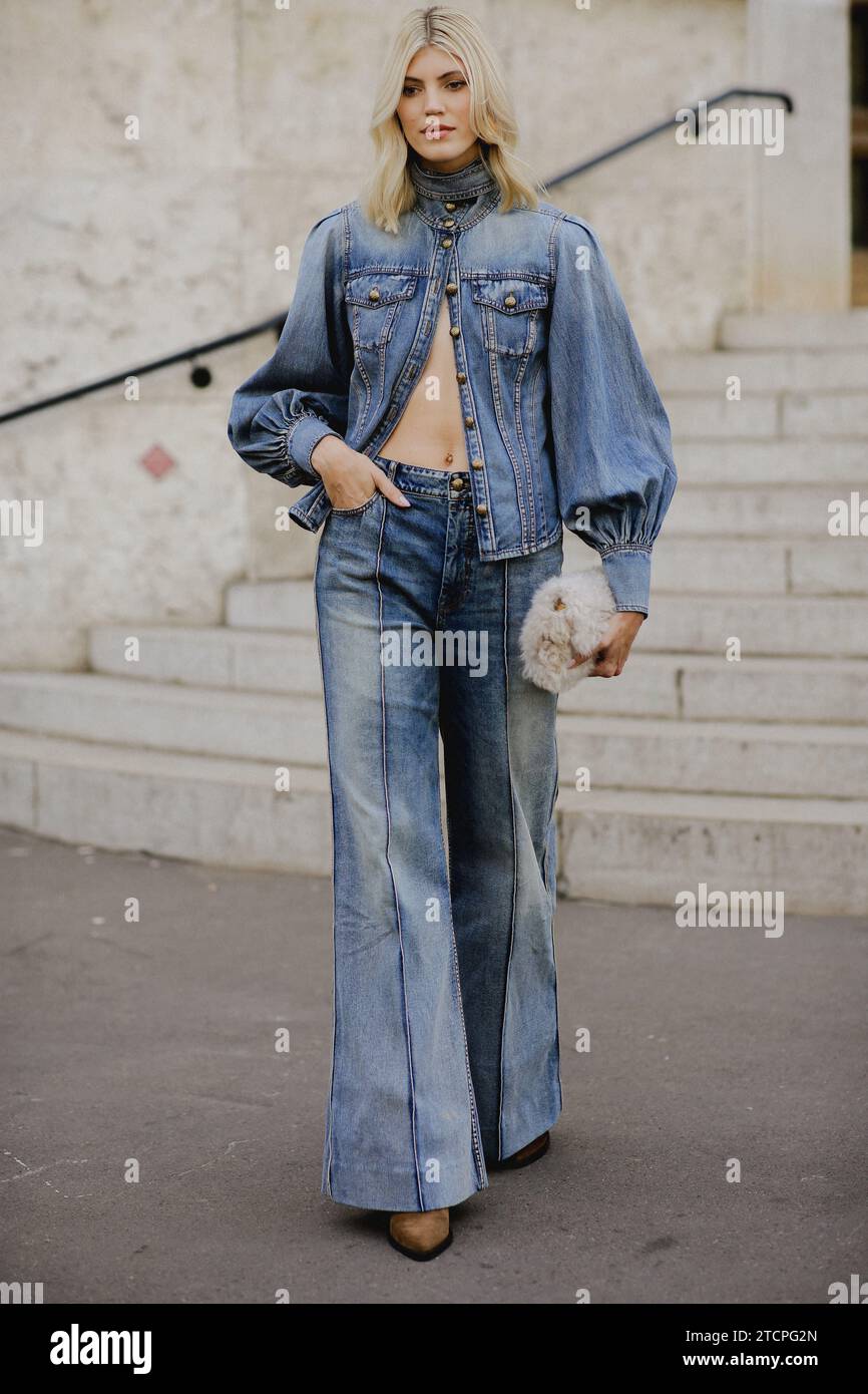 Paris, France. 02nd Oct, 2023. Street style, Devon Windsor arriving at ...