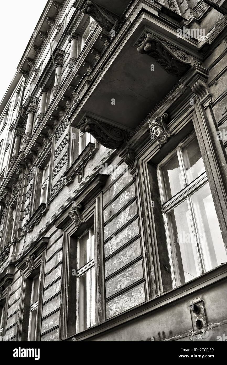 Peeling facade hi-res stock photography and images - Alamy