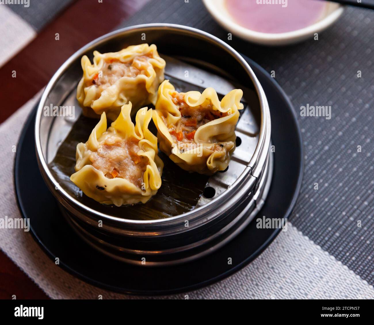 Japanese steamed dumplings Siu mai Stock Photo - Alamy