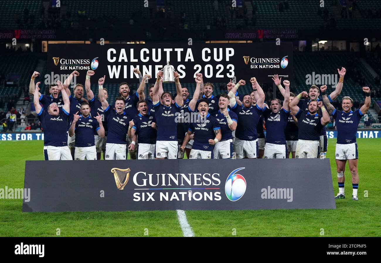 Lifting a van hi-res stock photography and images - Alamy