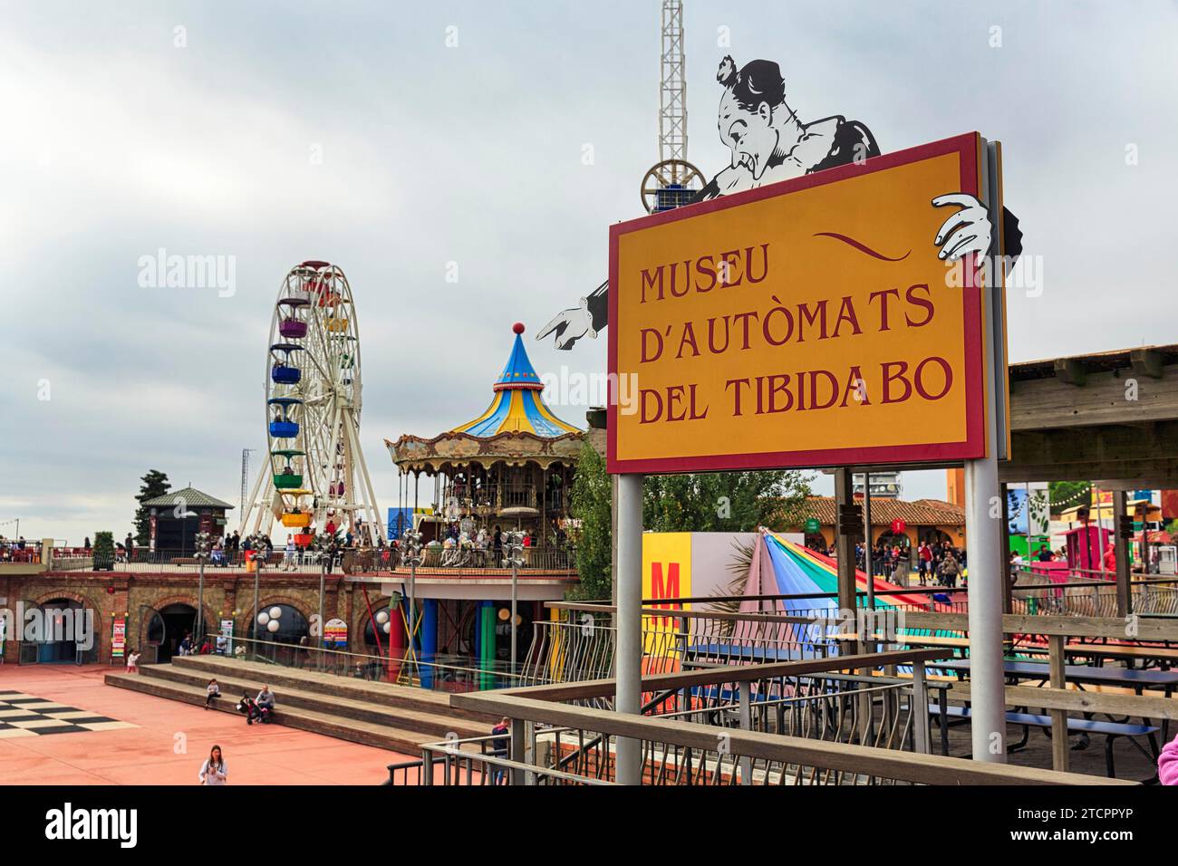 Sign with inscription vending machine museum, amusement park, amusement ...