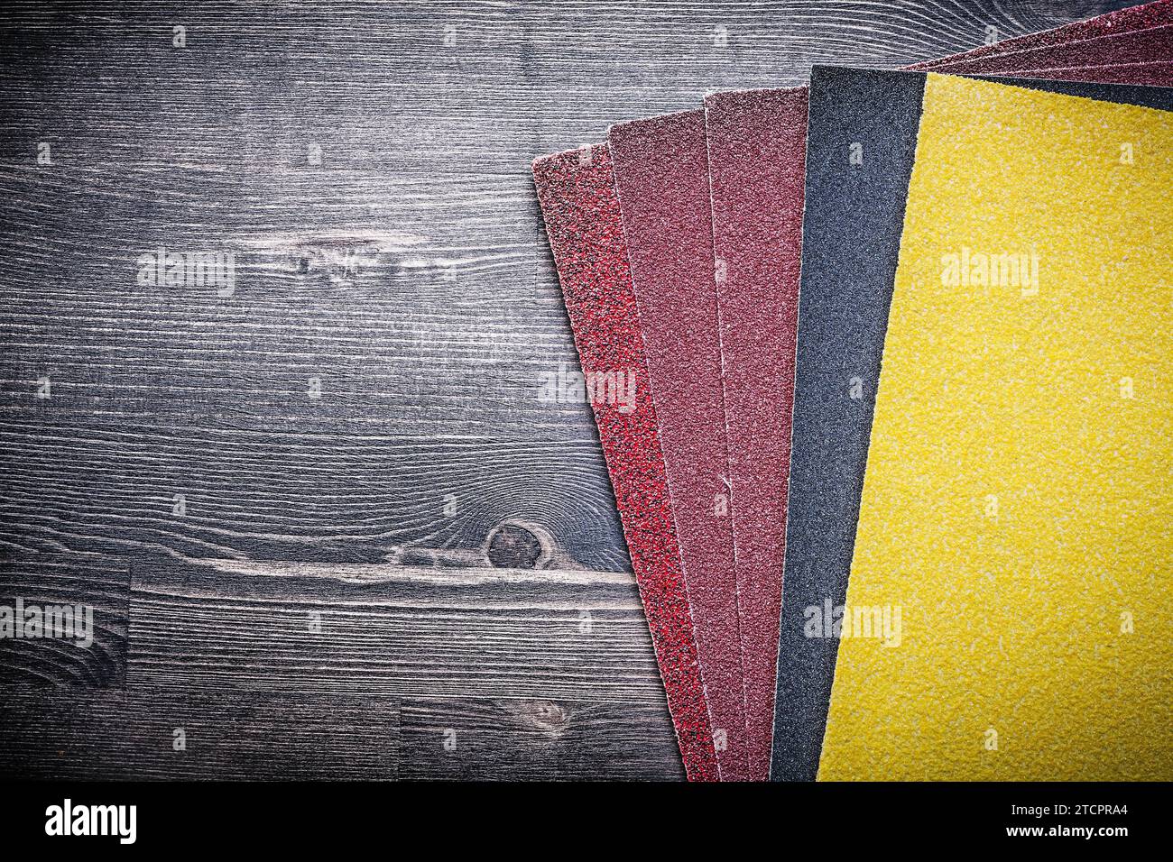 Sandpaper on old wooden board Sanding tools Stock Photo - Alamy