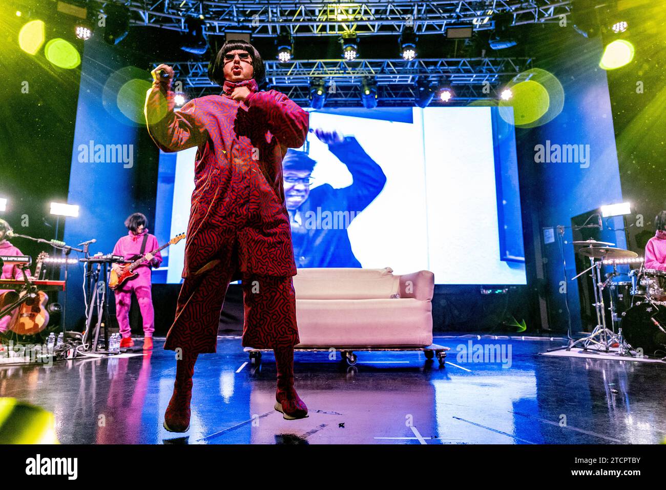 Oliver tree keyboard guitar hi-res stock photography and images - Alamy