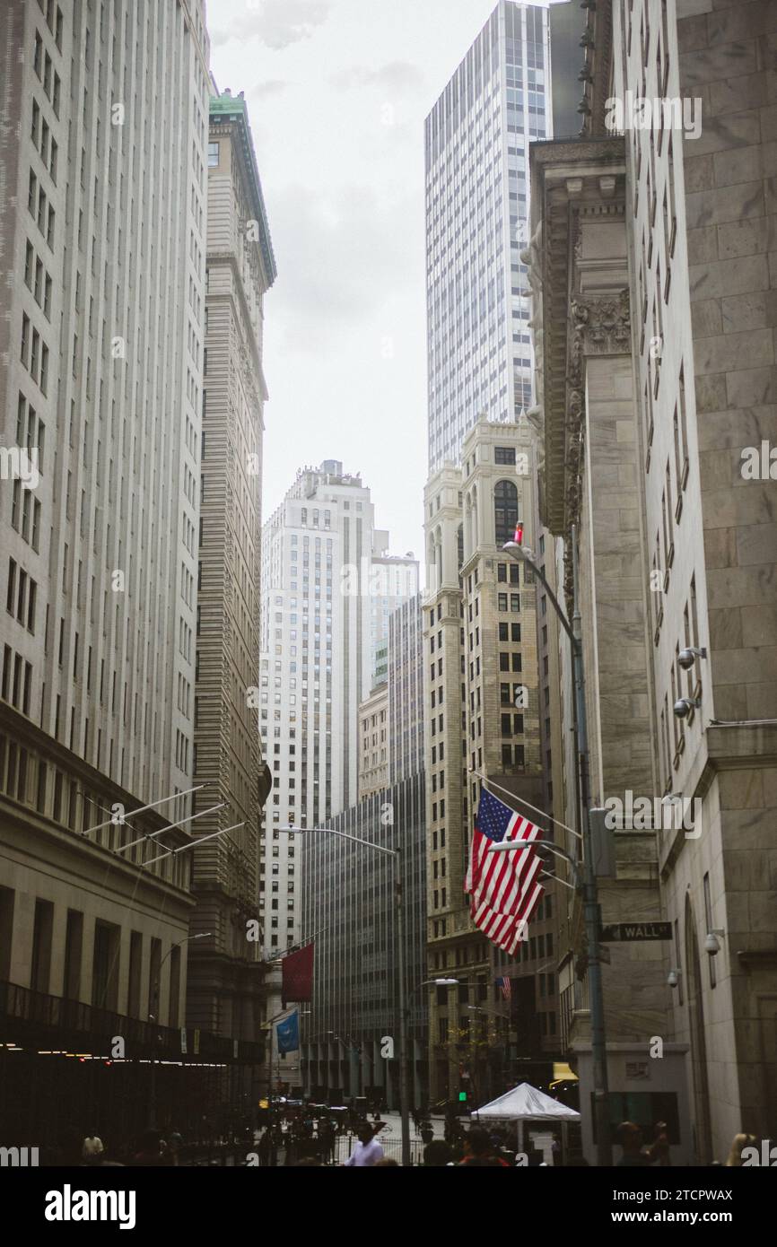 Pedestrians crowd metropolitan hi-res stock photography and images - Alamy