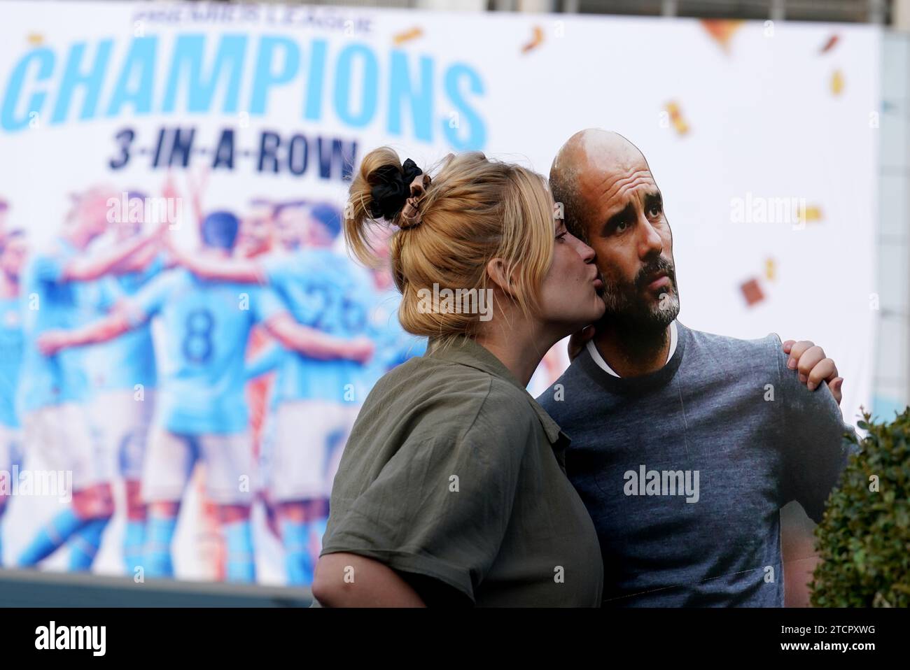 Fan kissing hi-res stock photography and images - Alamy