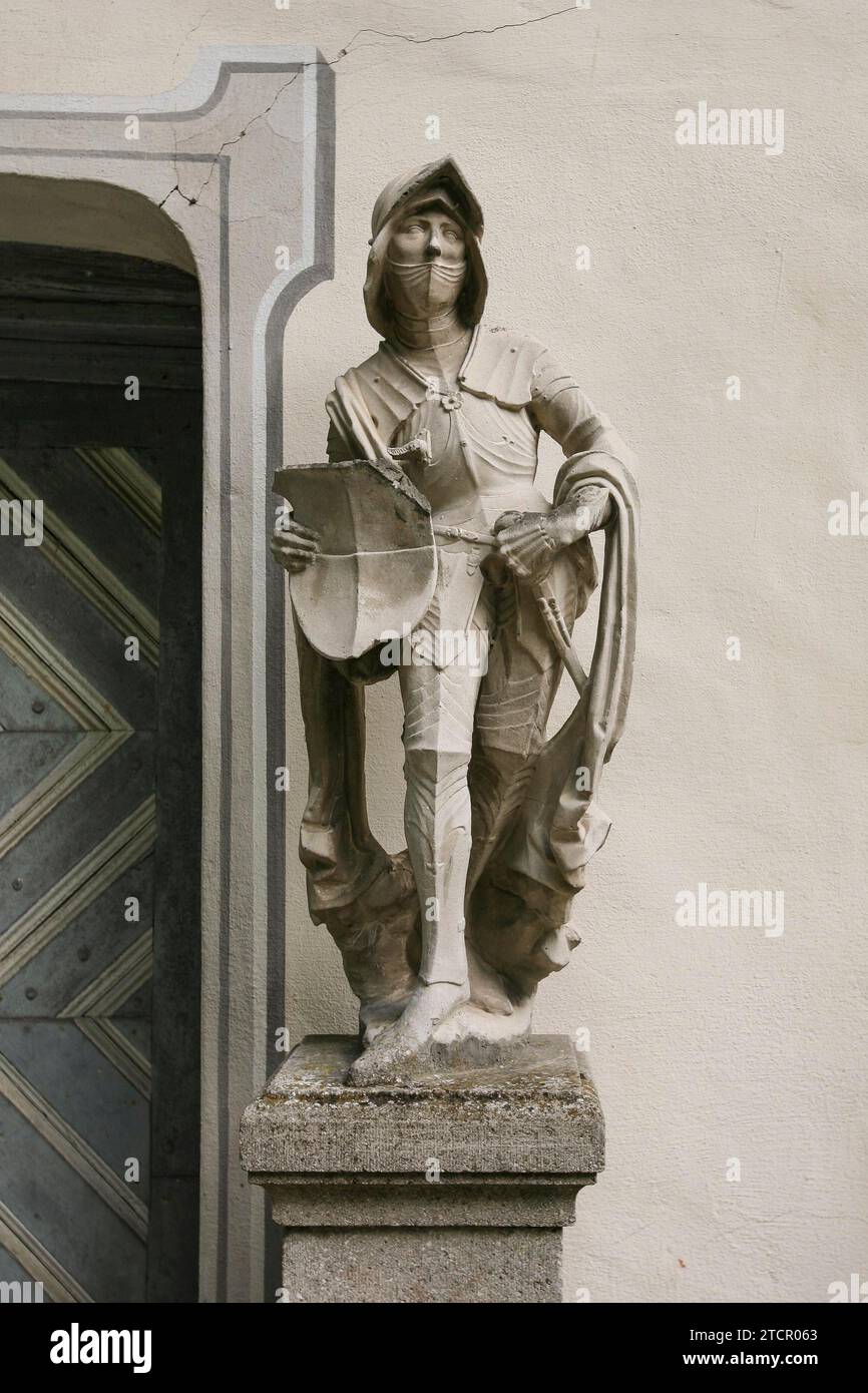 Medieval knight statue hi-res stock photography and images - Alamy