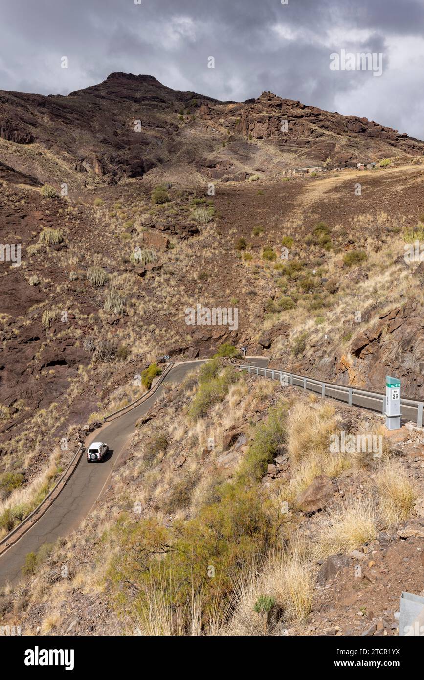 Jeep driving on narrow mountain road GC-210, Artenara, Gran Canaria ...