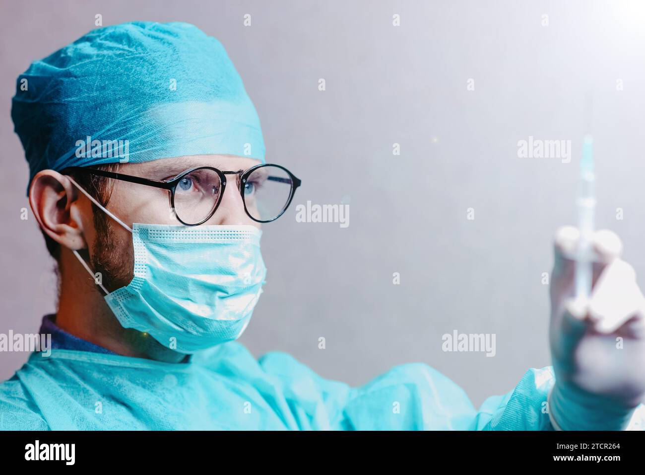 Surgeon doctor in uniform hi-res stock photography and images - Alamy