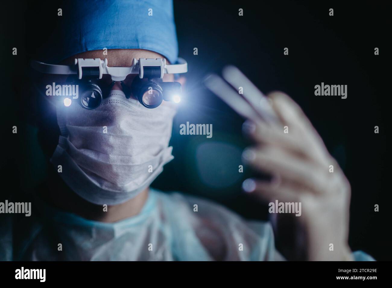 Microsurgeon hi-res stock photography and images - Alamy
