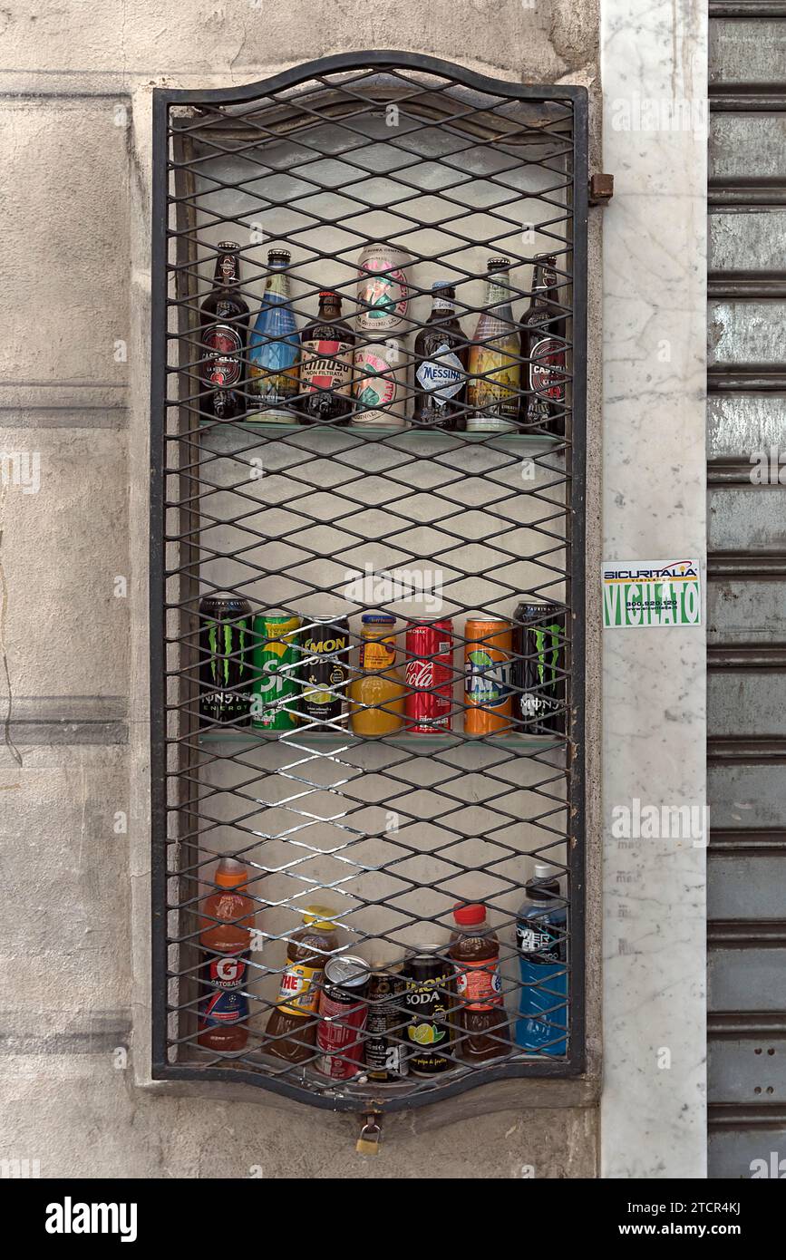 Wall drinks hi-res stock photography and images - Alamy
