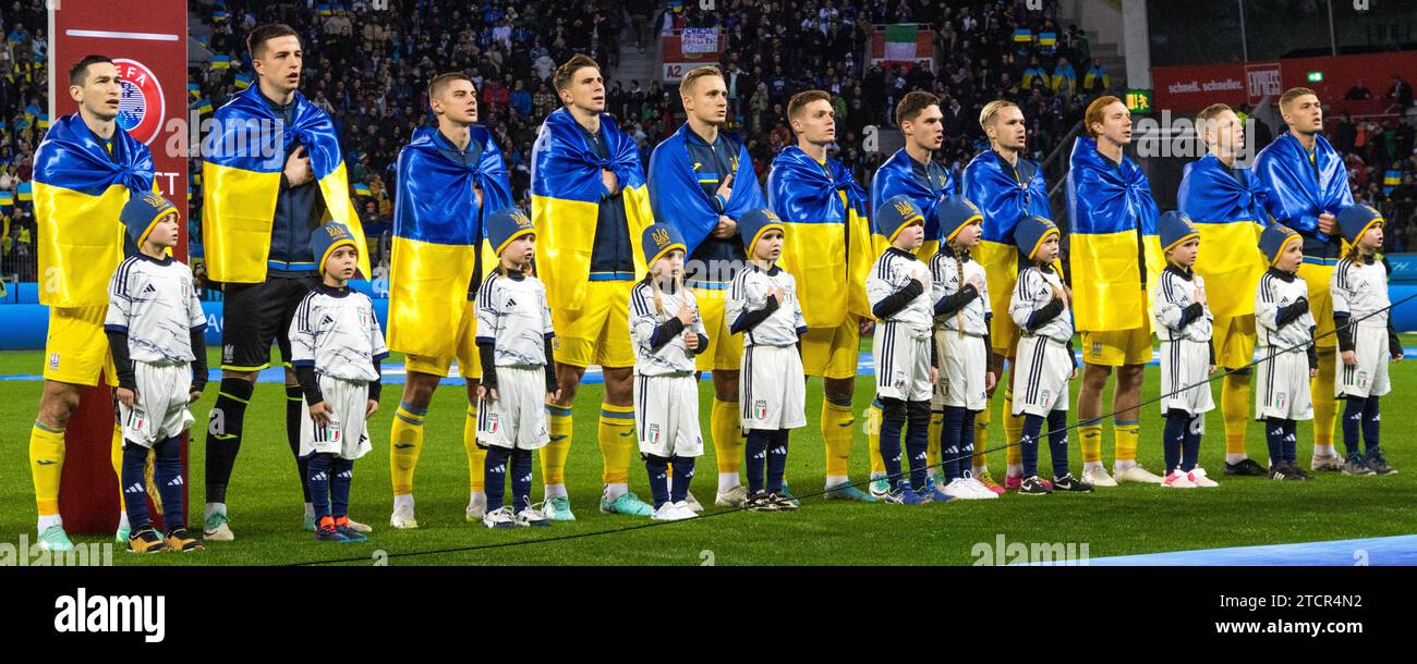 The national team of Ukraine singing the national anthem in front of ...