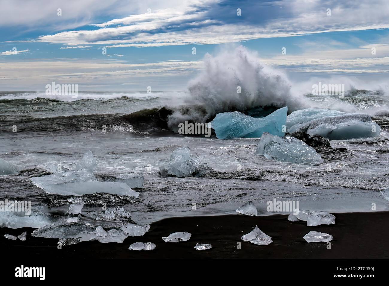 Iceland wave hi-res stock photography and images - Alamy