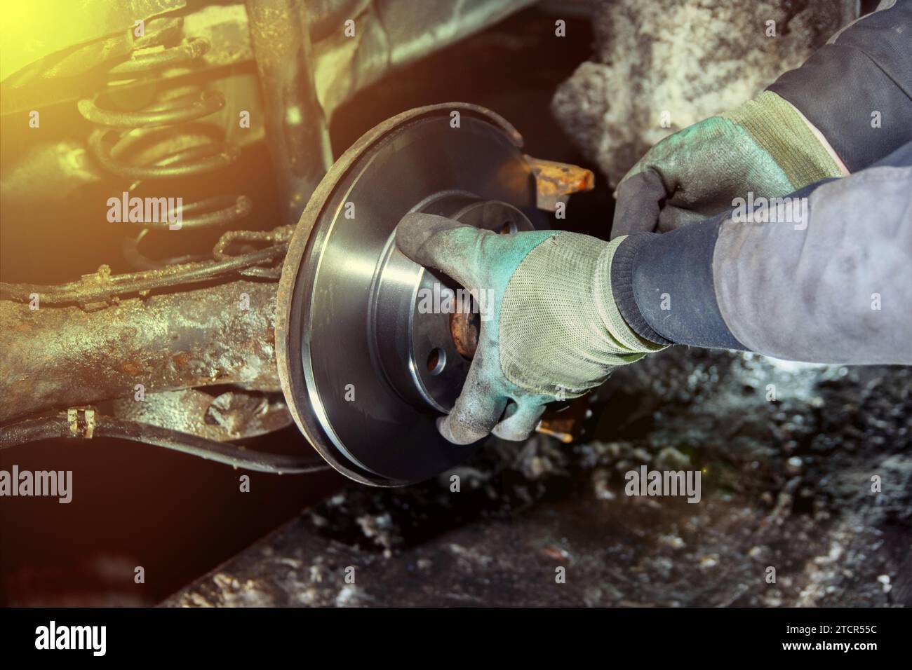 Installing engine hi-res stock photography and images - Alamy