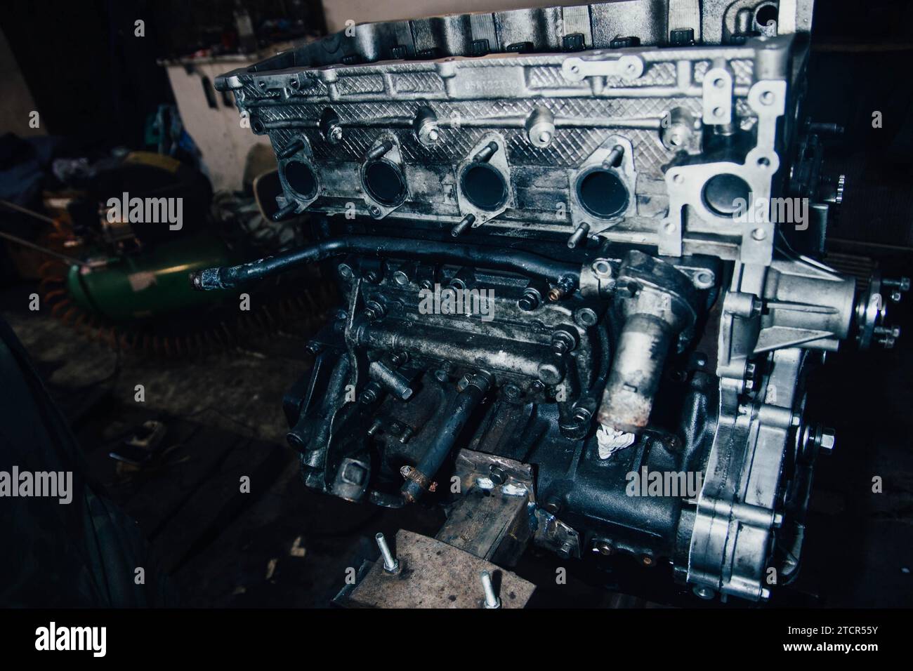Engine repair hi-res stock photography and images - Alamy