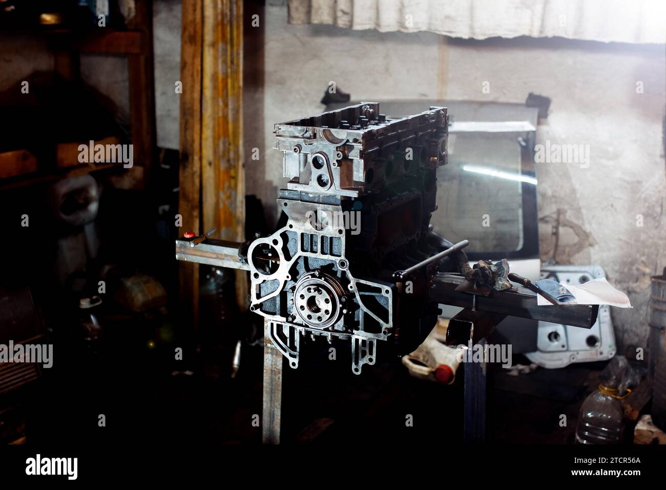 Motor dismantling hi-res stock photography and images - Alamy