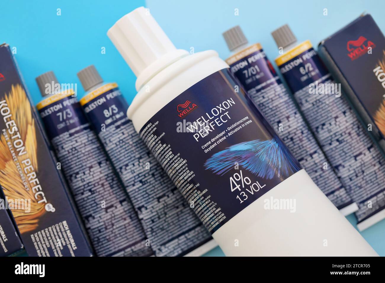 Wella logo hi-res stock photography and images - Alamy