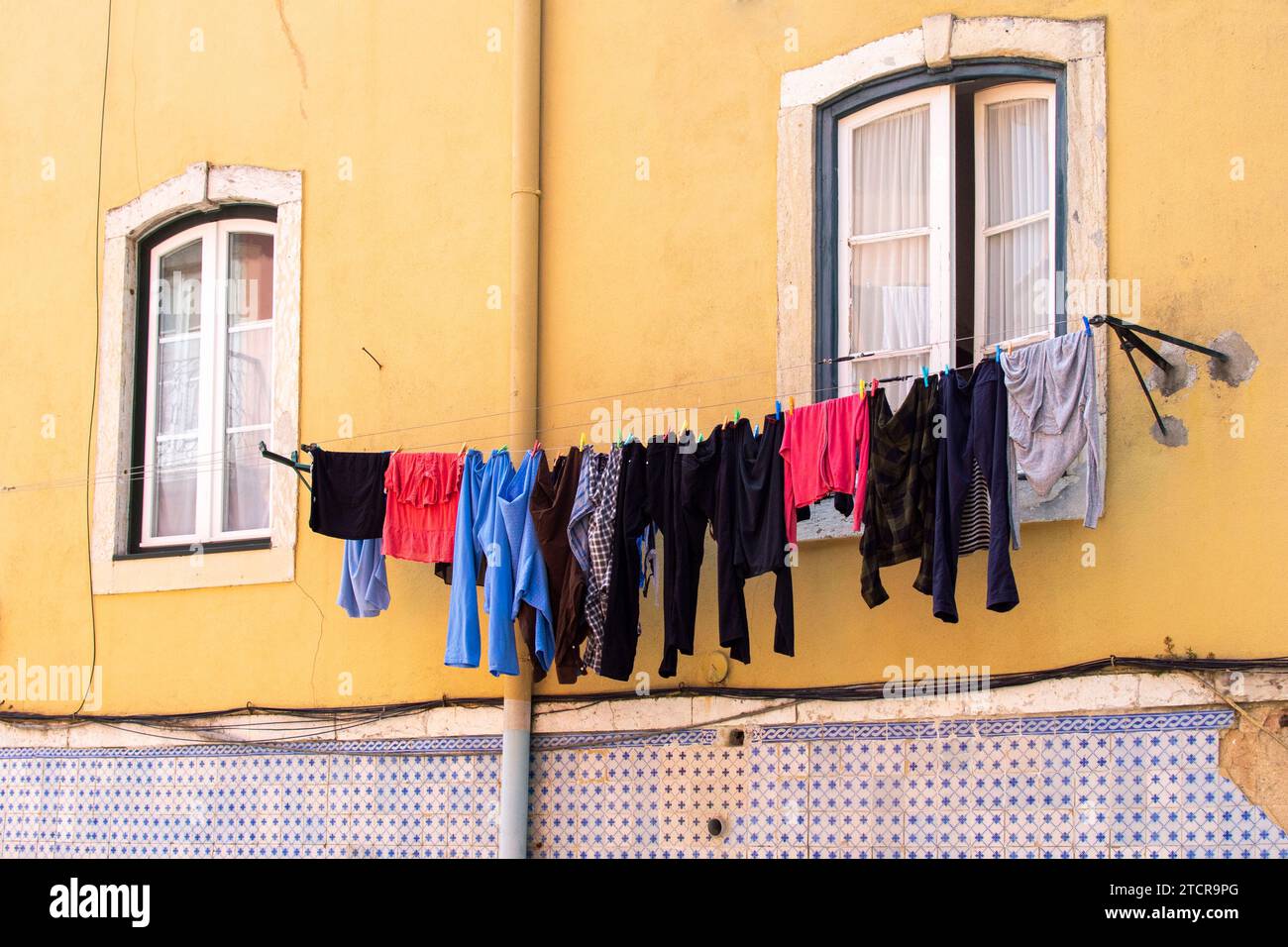Red yellow blue clothesline city hi-res stock photography and images ...