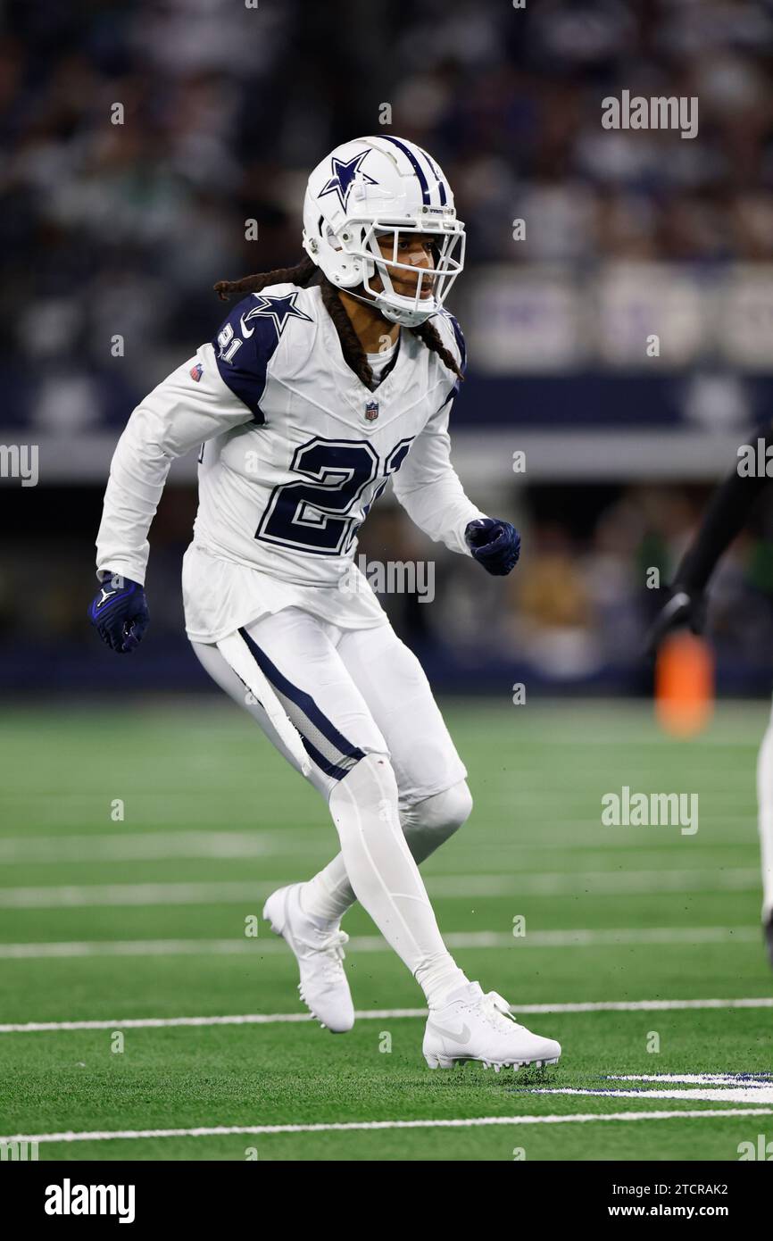 Dallas Cowboys defensive back Stephon Gilmore (21) looks to defend ...