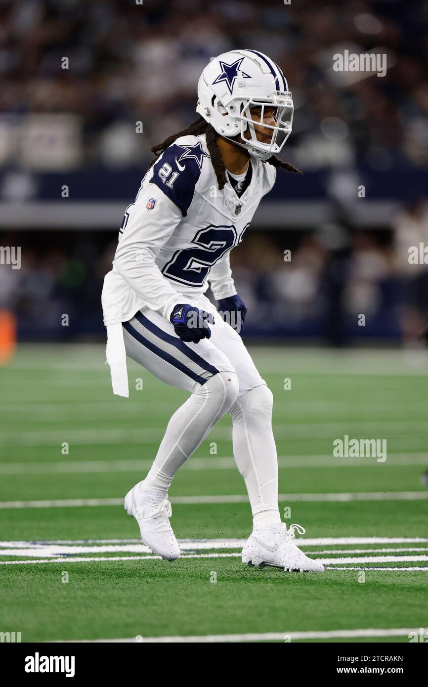 Dallas Cowboys defensive back Stephon Gilmore (21) looks to defend ...