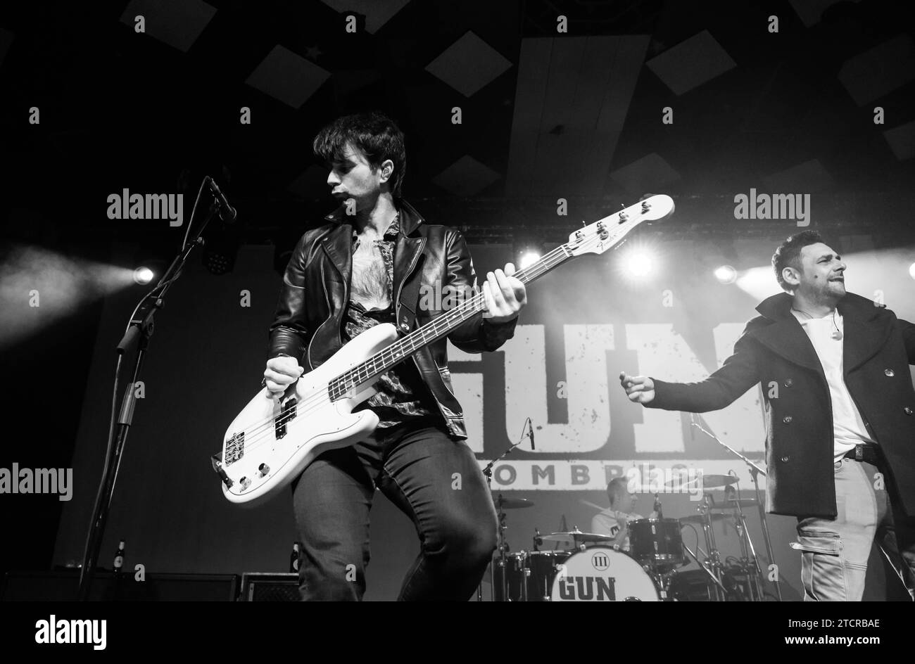 Photographs of Andy Carr and Dante Gizzi of Gun performing at ...