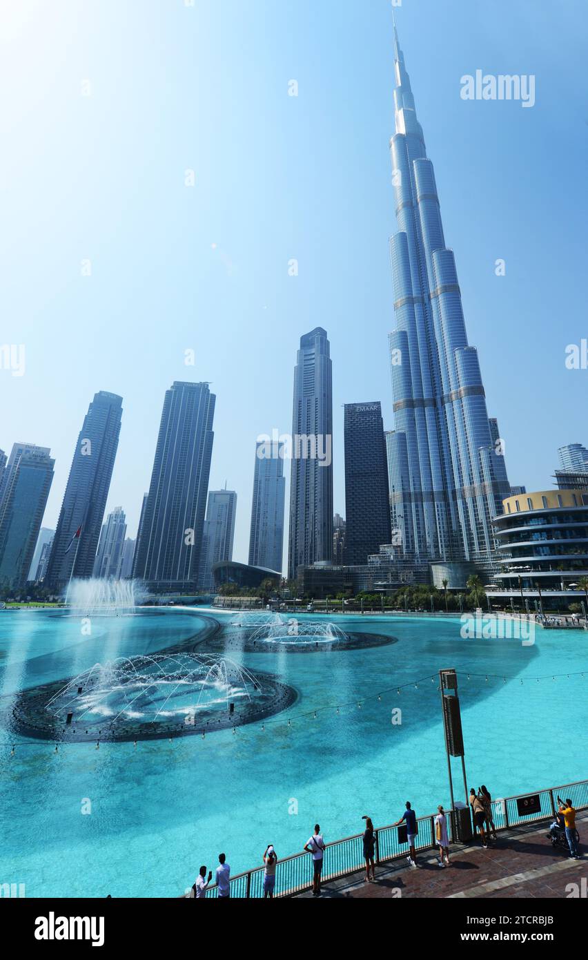 The Dubai Fountain and the Burj Khalifa skyscraper in downtown Dubai ...