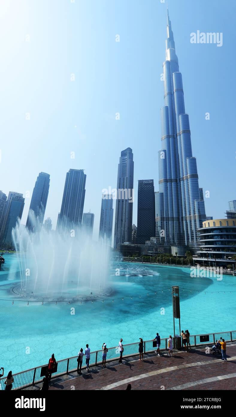 The Dubai Fountain and the Burj Khalifa skyscraper in downtown Dubai ...