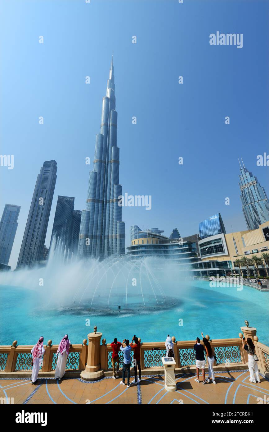 The Dubai Fountain and the Burj Khalifa skyscraper in downtown Dubai ...