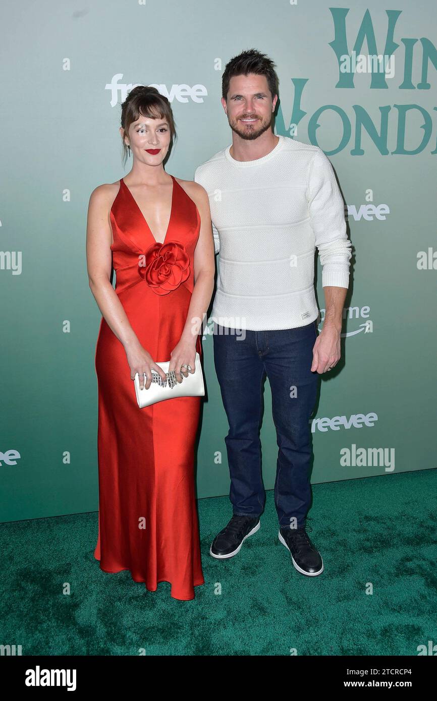 Leighton Meester und Robbie Amell bei der Amazon Freevee und Prime ...