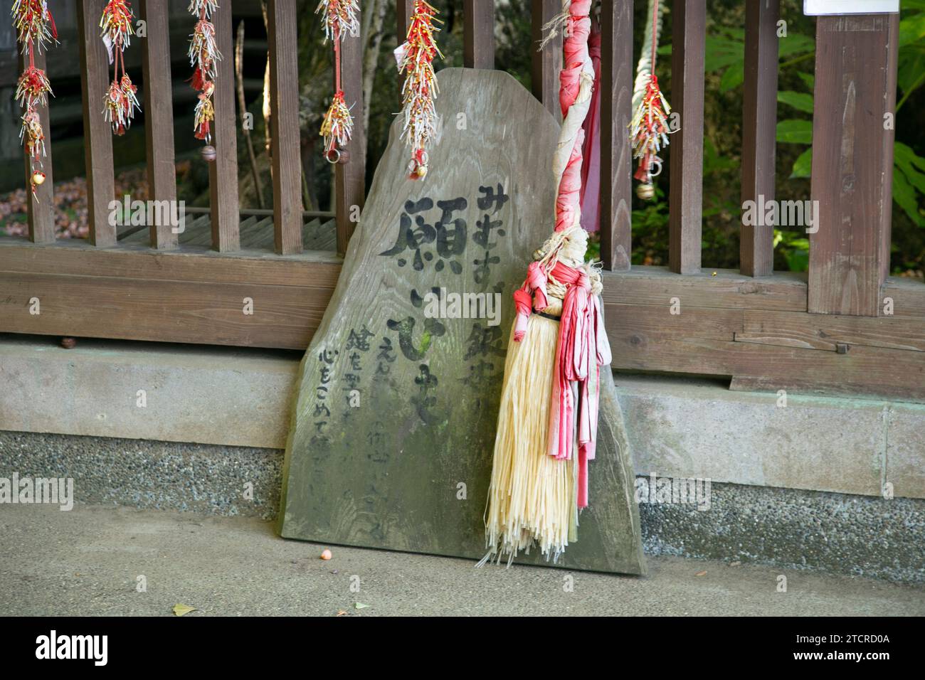 Old japanese bridge detail hi-res stock photography and images - Alamy