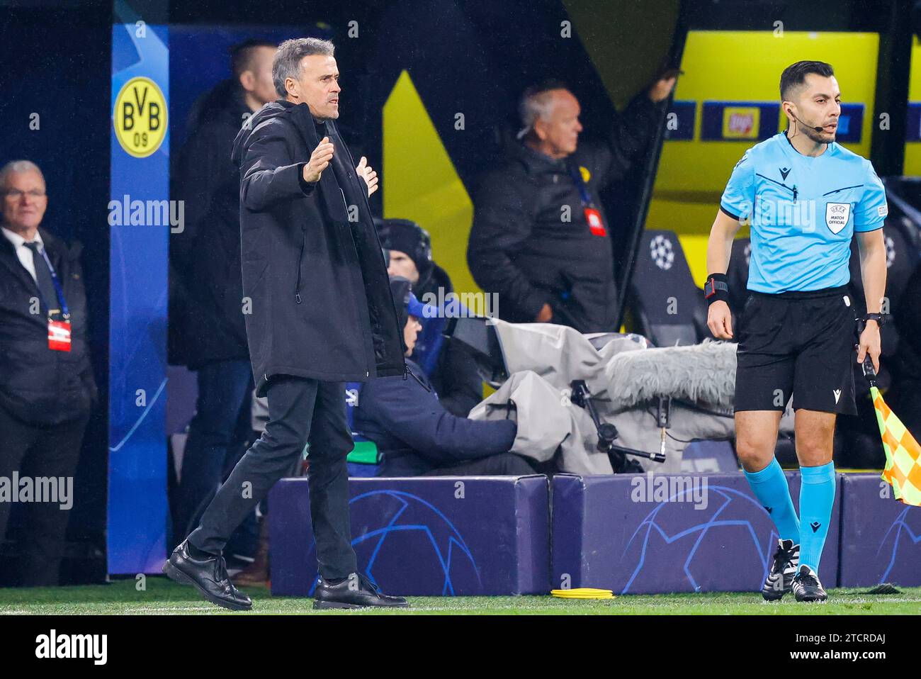 DORTMUND, GERMANY - DECEMBER 13: Trainer Luis Enrique (Paris Saint ...