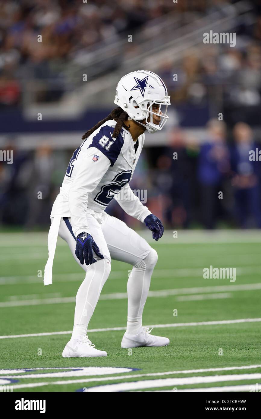 Dallas Cowboys defensive back Stephon Gilmore (21) looks to defend ...