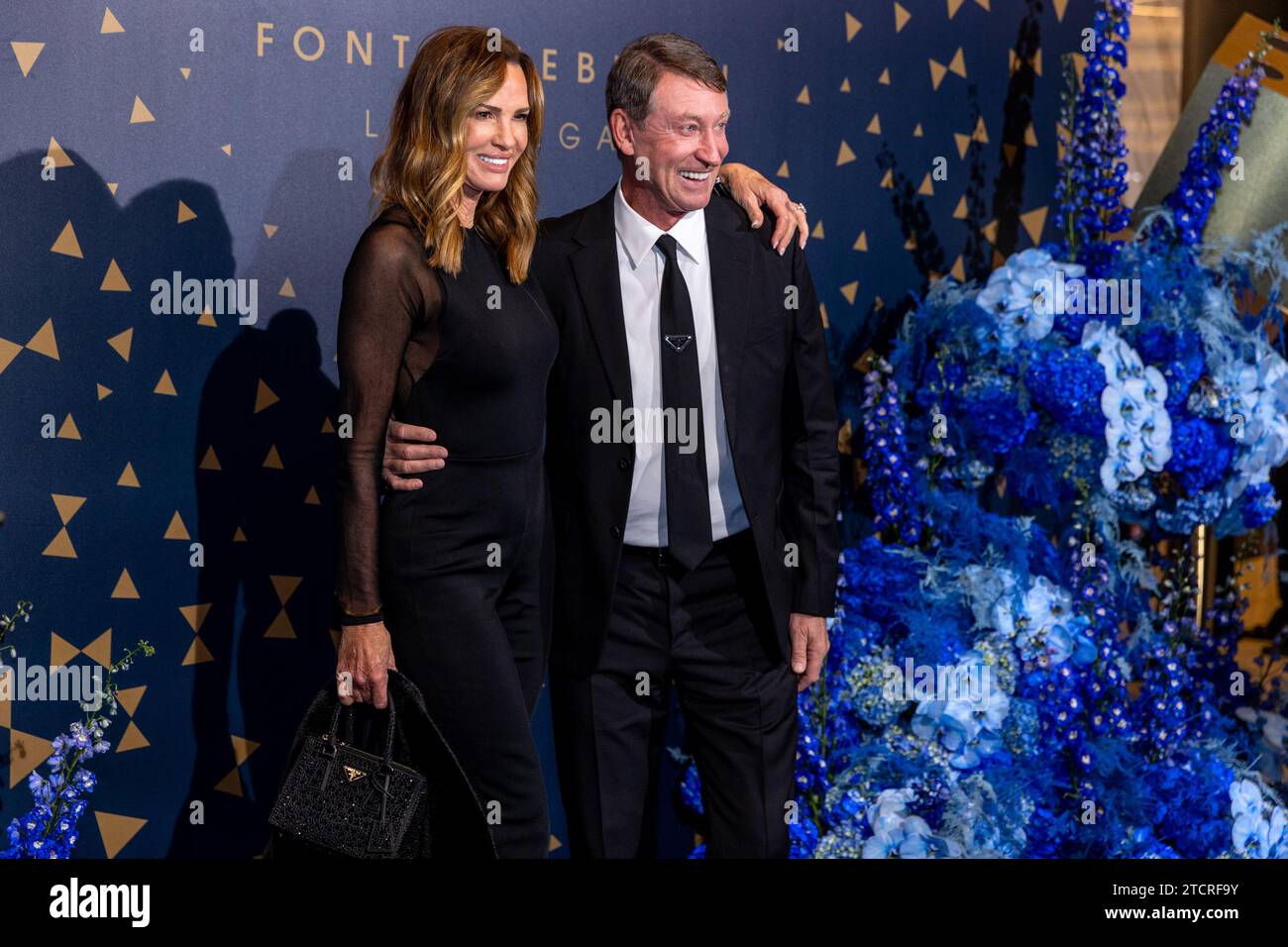 Janet Jones (L) and Wayne Gretzky attend the grand opening of ...