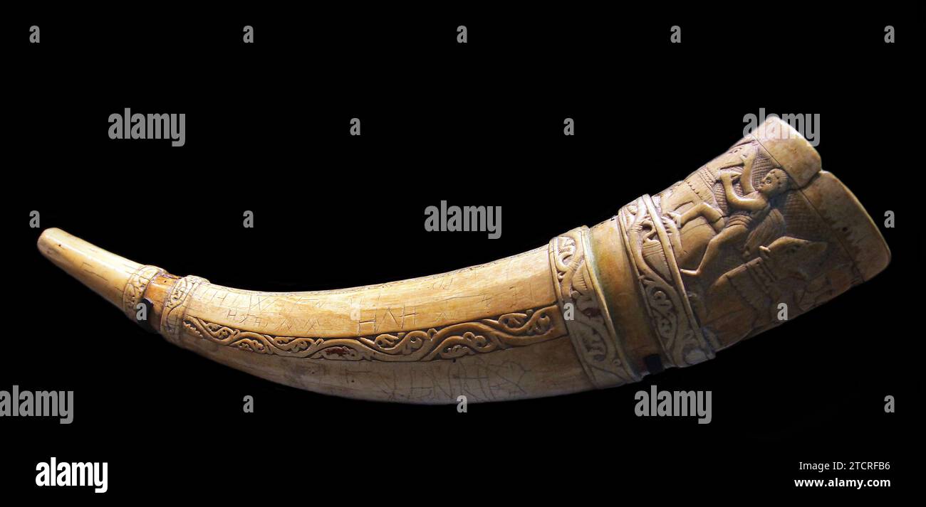 Hunting-horn made from Oliphant/Elephant ivory.South of Italy (1000 ...