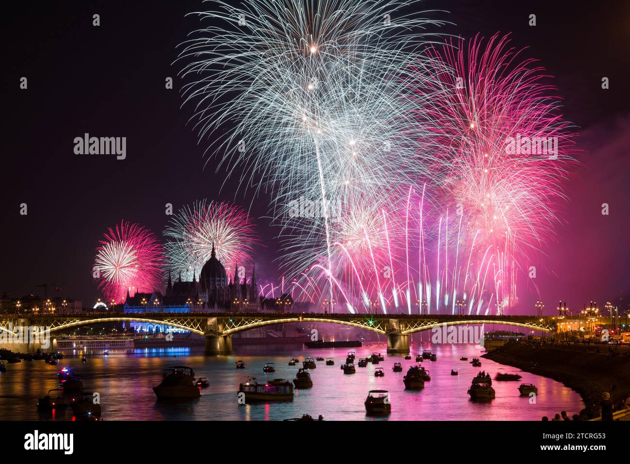 Fire party hi-res stock photography and images - Alamy