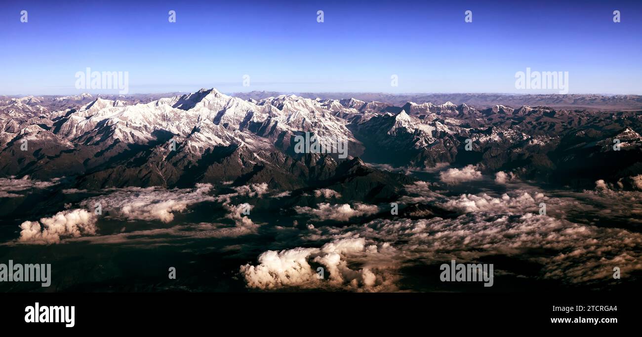 Mount Everest, the world's highest mountain on the border of Nepal and ...