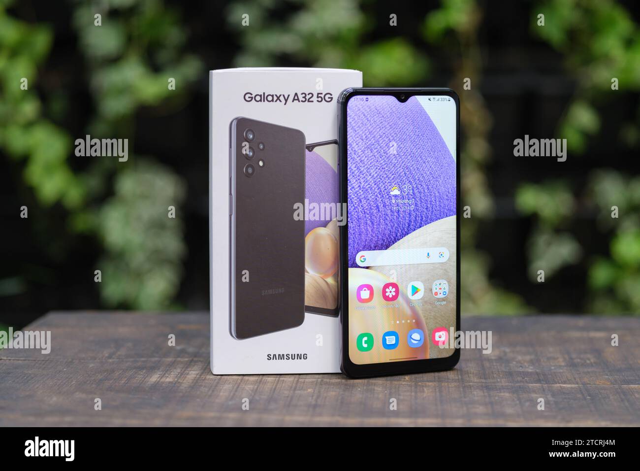 HCMC, VN - Dec 2023. Samsung Galaxy A32 smartphone Stock Photo - Alamy